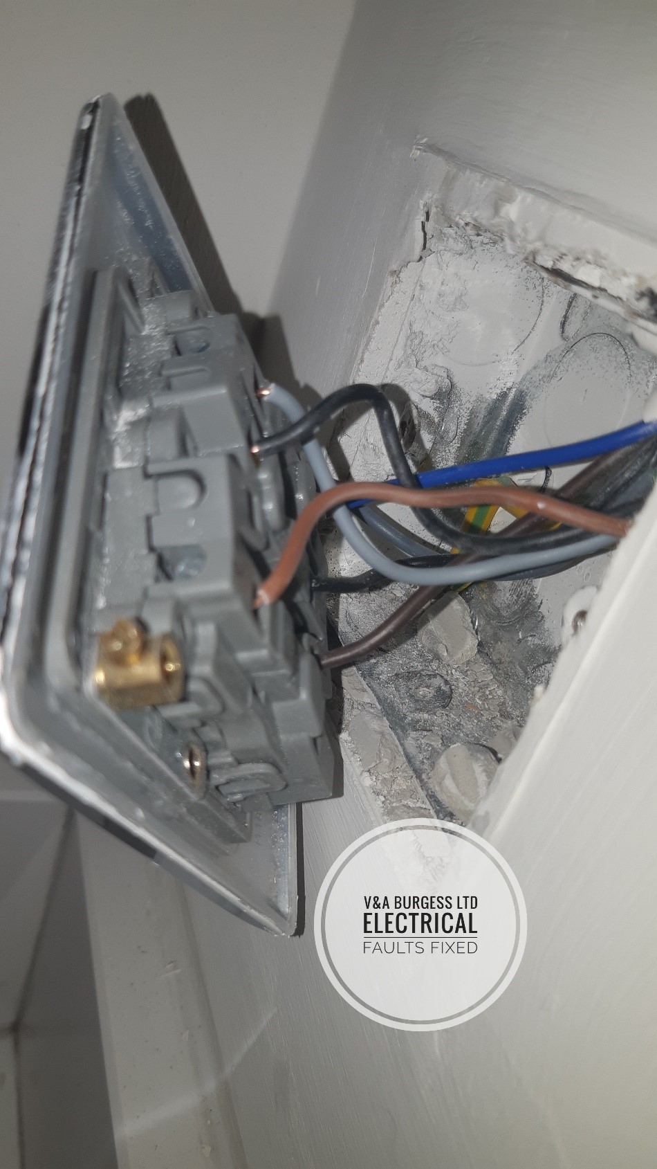 Loose light switch? | Electrical Faults Fixed Loose light switch? | Electrical Faults Fixed