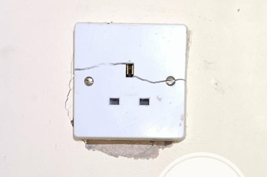 Cracked Plug Socket | Electrical Faults Fixed