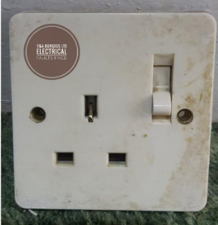 When to Replace Plug Sockets: 12 Things to Consider! | Electrical ...