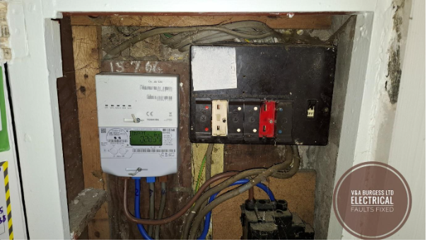 Is an old fuse box safe? When do I need to upgrade? | Electrical Faults ...